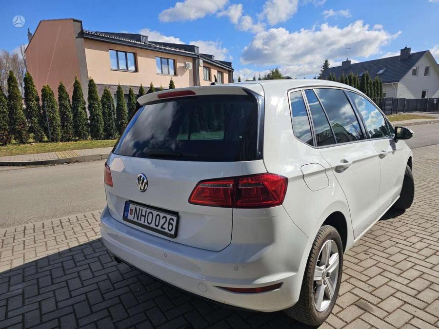 White Volkswagen Golf Sportsvan 2014 in Kaunas, with an engine capacity of 1.60 L and mileage of 296 thousand km for 6555 €, photo 12 on AUTOMOTO.COM.LV