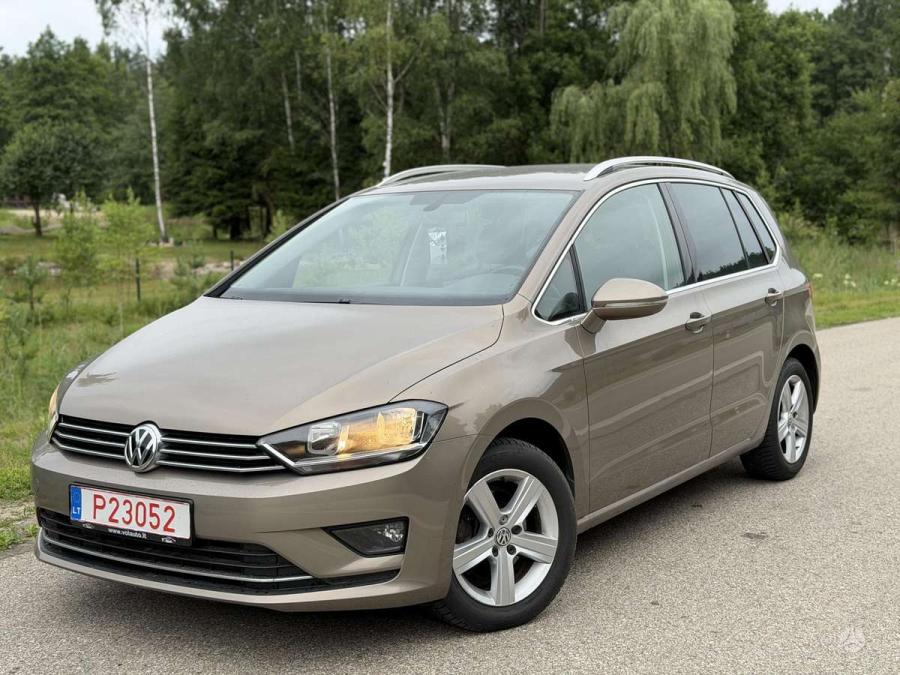 Yellow Volkswagen Golf Sportsvan 2015 in Vilnius, with an engine capacity of 1.60 L and mileage of 189 thousand km for 7300 €, photo 3 on AUTOMOTO.COM.LV