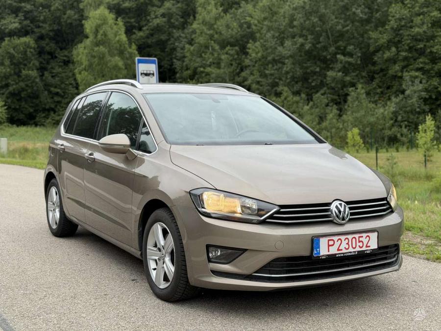 Yellow Volkswagen Golf Sportsvan 2015 in Vilnius, with an engine capacity of 1.60 L and mileage of 189 thousand km for 7300 €, photo 6 on AUTOMOTO.COM.LV