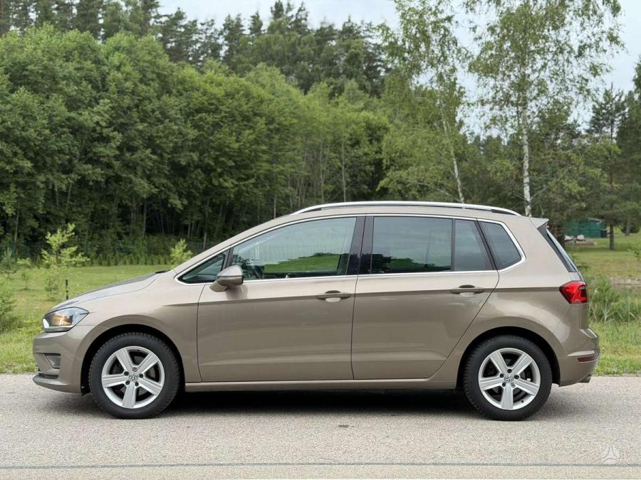 Yellow Volkswagen Golf Sportsvan 2015 in Vilnius, with an engine capacity of 1.60 L and mileage of 189 thousand km for 7300 €, photo 9 on AUTOMOTO.COM.LV