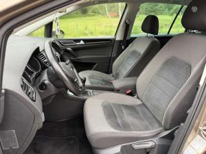 Yellow Volkswagen Golf Sportsvan 2015 in Vilnius, with an engine capacity of 1.60 L and mileage of 189 thousand km for 7300 €, photo 12 on AUTOMOTO.COM.LV