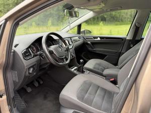 Yellow Volkswagen Golf Sportsvan 2015 in Vilnius, with an engine capacity of 1.60 L and mileage of 189 thousand km for 7300 €, photo 13 on AUTOMOTO.COM.LV