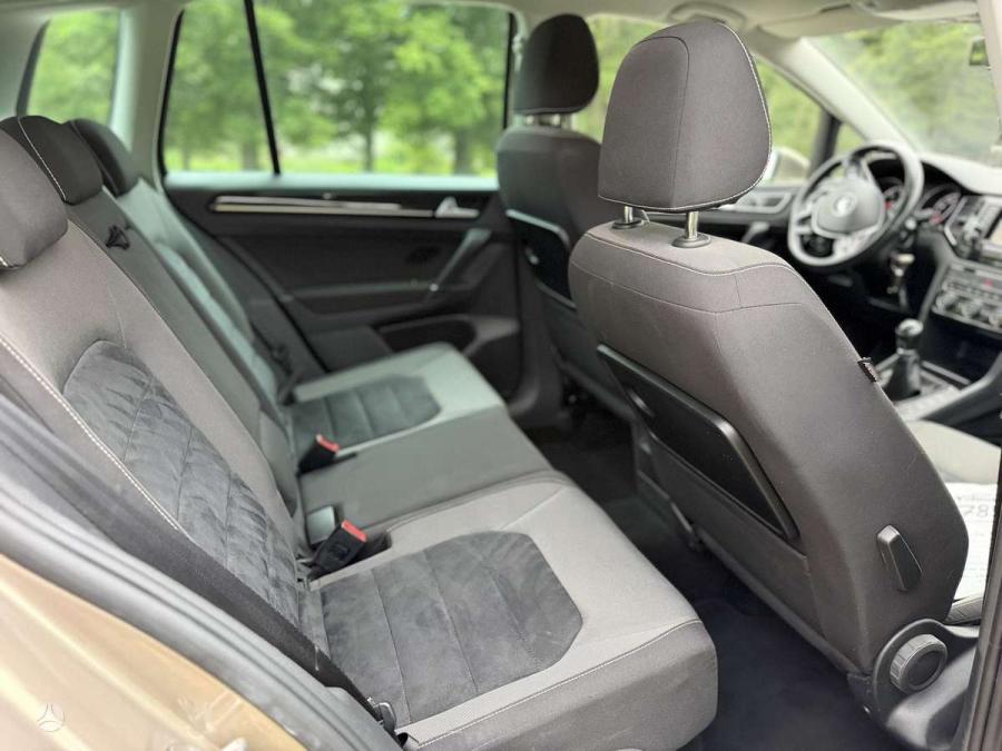 Yellow Volkswagen Golf Sportsvan 2015 in Vilnius, with an engine capacity of 1.60 L and mileage of 189 thousand km for 7300 €, photo 17 on AUTOMOTO.COM.LV