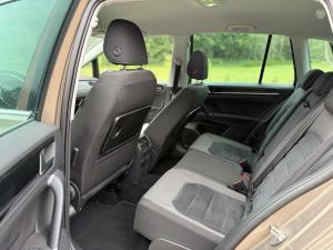 Yellow Volkswagen Golf Sportsvan 2015 in Vilnius, with an engine capacity of 1.60 L and mileage of 189 thousand km for 7300 €, photo 18 on AUTOMOTO.COM.LV