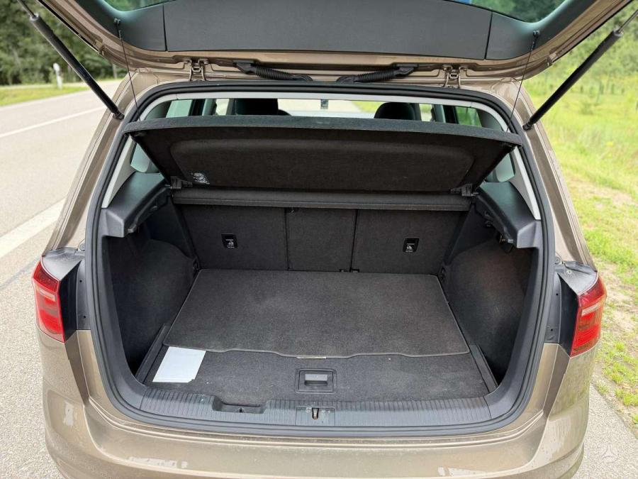 Yellow Volkswagen Golf Sportsvan 2015 in Vilnius, with an engine capacity of 1.60 L and mileage of 189 thousand km for 7300 €, photo 23 on AUTOMOTO.COM.LV