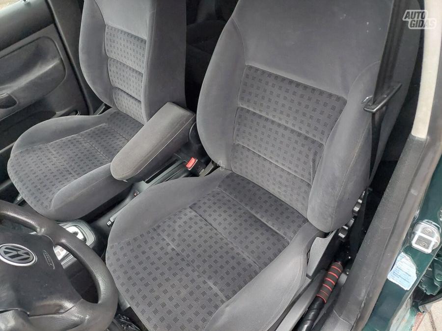 Volkswagen Golf 2000 in Plunge, with an engine capacity of 1.60 L and mileage of 160 thousand km for 99 €, photo 8 on AUTOMOTO.COM.LV