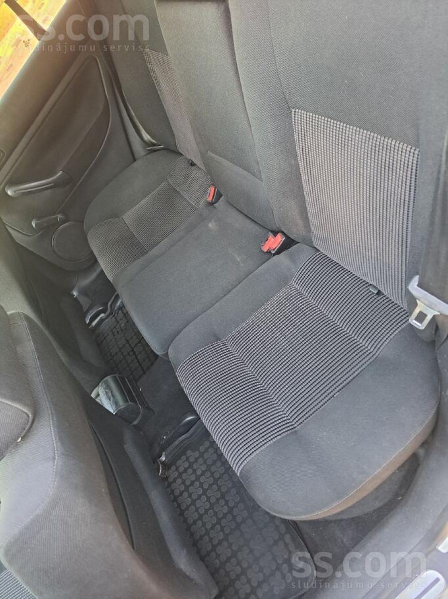 Volkswagen Golf 2000 in Ludza, with an engine capacity of 1.90 L and mileage of 385 thousand km for 2150 €, photo 14 on AUTOMOTO.COM.LV