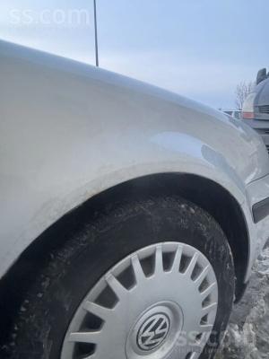 Volkswagen Golf 2000 Rīga, ar dzinēja tilpumu 1.60 L un nobraukumu 297 tūkst. km par 1000 €, foto 6 vietnē AUTOMOTO.COM.LV