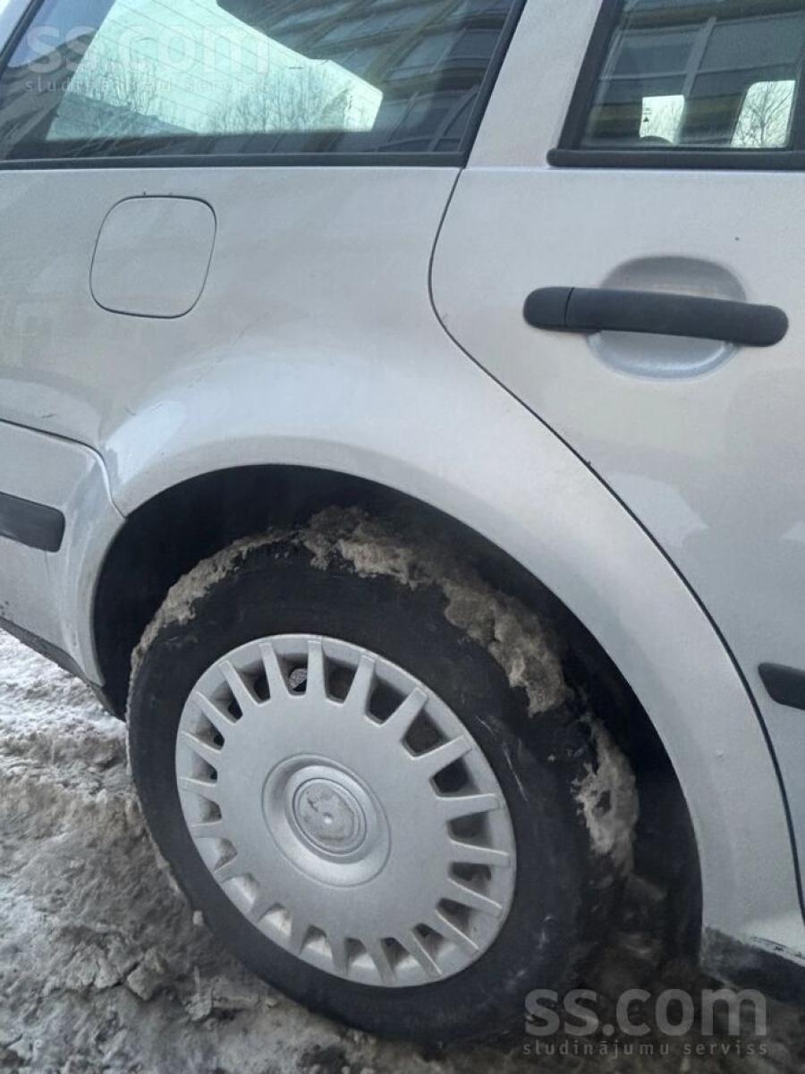 Volkswagen Golf 2000 Rīga, ar dzinēja tilpumu 1.60 L un nobraukumu 297 tūkst. km par 1000 €, foto 7 vietnē AUTOMOTO.COM.LV
