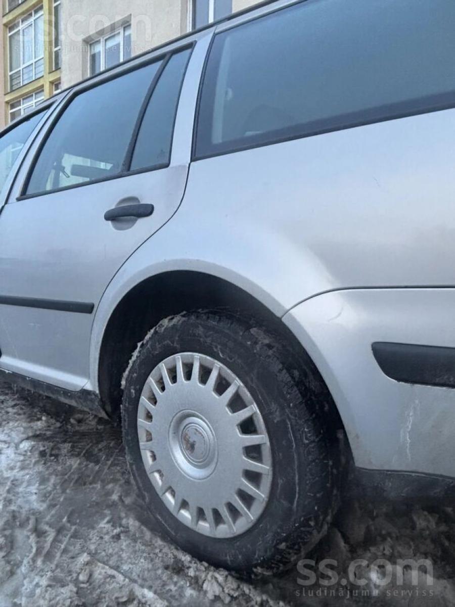 Volkswagen Golf 2000 Rīga, ar dzinēja tilpumu 1.60 L un nobraukumu 297 tūkst. km par 1000 €, foto 8 vietnē AUTOMOTO.COM.LV