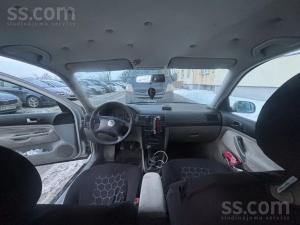 Volkswagen Golf 2000 Rīga, ar dzinēja tilpumu 1.60 L un nobraukumu 297 tūkst. km par 1000 €, foto 11 vietnē AUTOMOTO.COM.LV