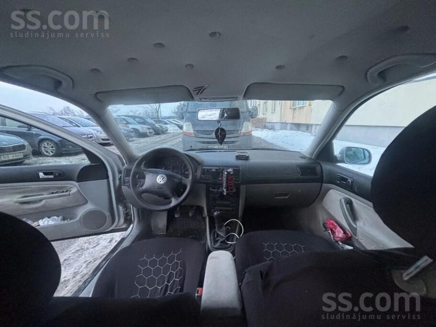 Volkswagen Golf 2000 Rīga, ar dzinēja tilpumu 1.60 L un nobraukumu 297 tūkst. km par 1000 €, foto 11 vietnē AUTOMOTO.COM.LV