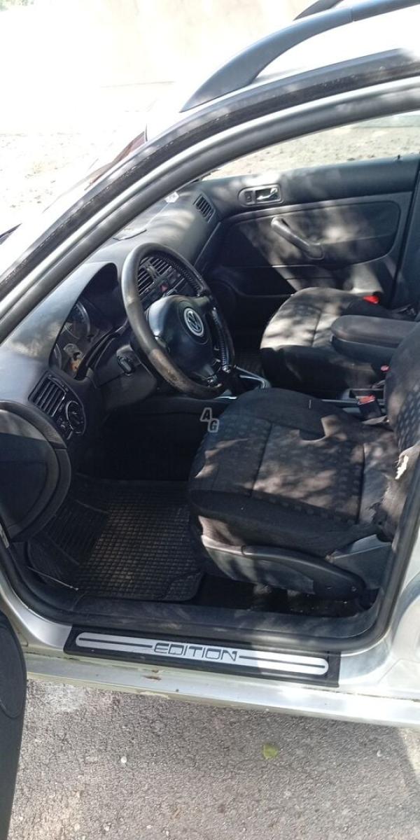 Volkswagen Golf 2000 Viļņa, ar dzinēja tilpumu 1.90 L un nobraukumu 376 tūkst. km par 350 €, foto 3 vietnē AUTOMOTO.COM.LV