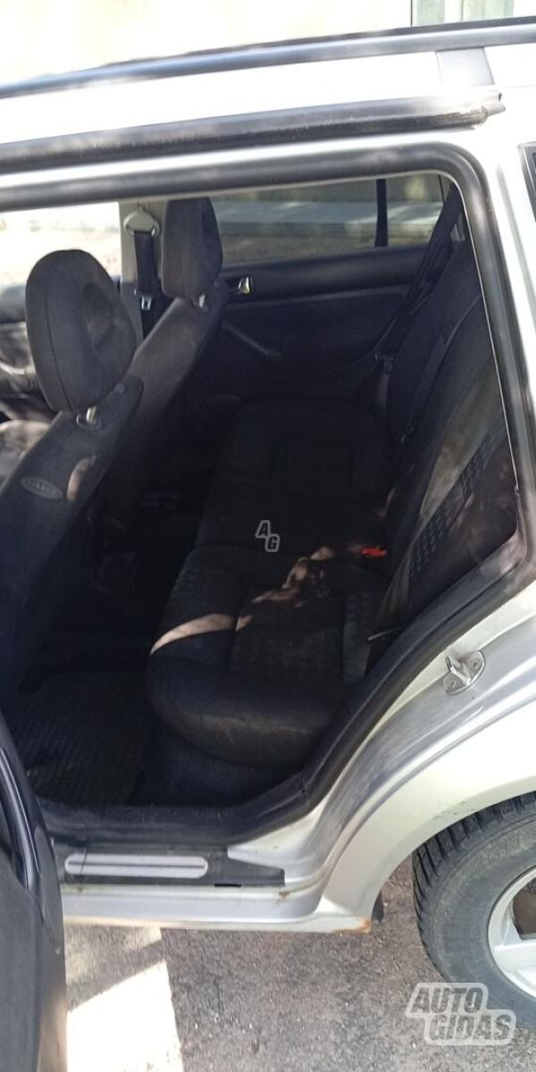 Volkswagen Golf 2000 Viļņa, ar dzinēja tilpumu 1.90 L un nobraukumu 376 tūkst. km par 350 €, foto 4 vietnē AUTOMOTO.COM.LV