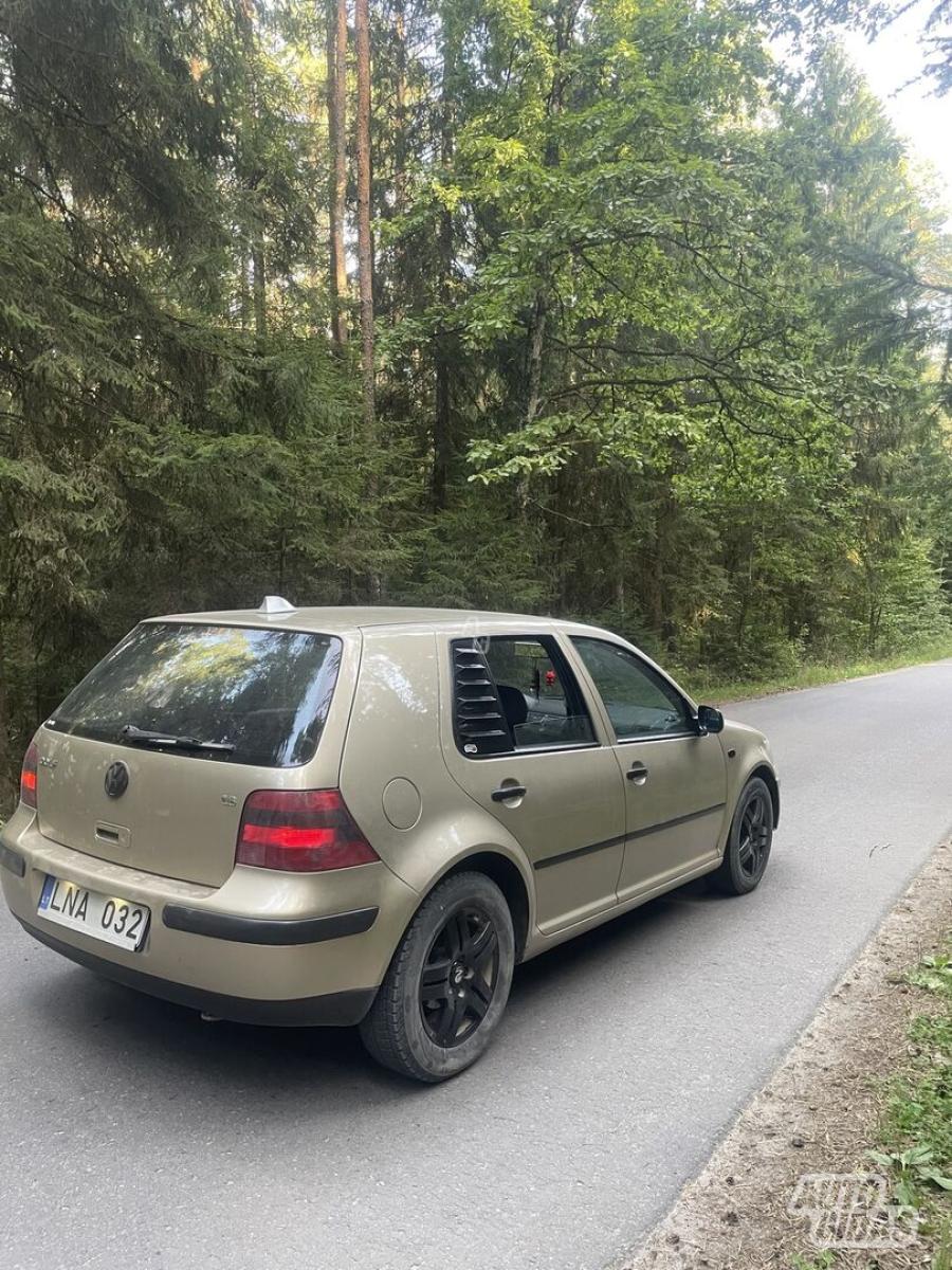 Фольксваген Гольф 2001 в Варена, объемом двигателя 1.60 л и пробегом 260 тыс. км за 900 €, фото 4 на AUTOMOTO.COM.LV