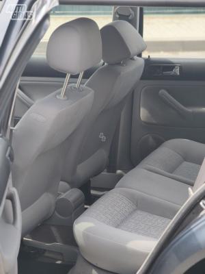 Volkswagen Golf 2002 in Vilnius, with an engine capacity of 1.60 L and mileage of 241 thousand km for 1450 €, photo 6 on AUTOMOTO.COM.LV