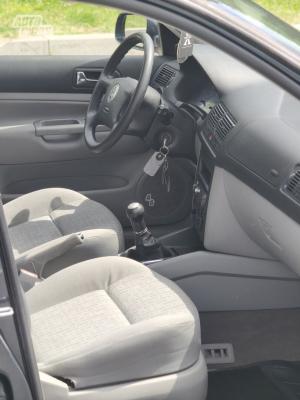 Volkswagen Golf 2002 in Vilnius, with an engine capacity of 1.60 L and mileage of 241 thousand km for 1450 €, photo 7 on AUTOMOTO.COM.LV