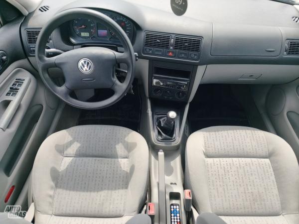 Volkswagen Golf 2002 in Vilnius, with an engine capacity of 1.60 L and mileage of 241 thousand km for 1450 €, photo 7 on AUTOMOTO.COM.LV