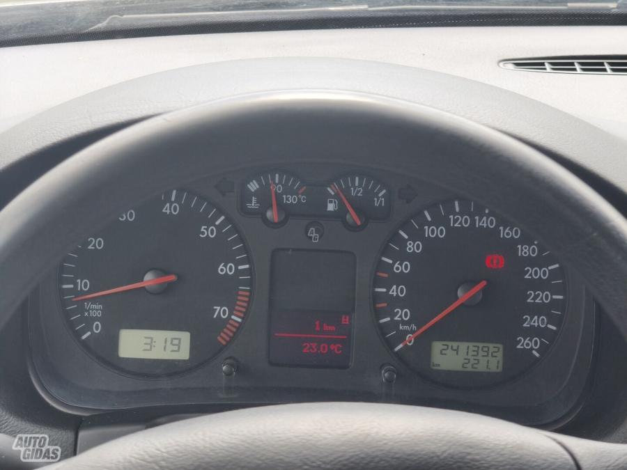 Volkswagen Golf 2002 in Vilnius, with an engine capacity of 1.60 L and mileage of 241 thousand km for 1450 €, photo 9 on AUTOMOTO.COM.LV