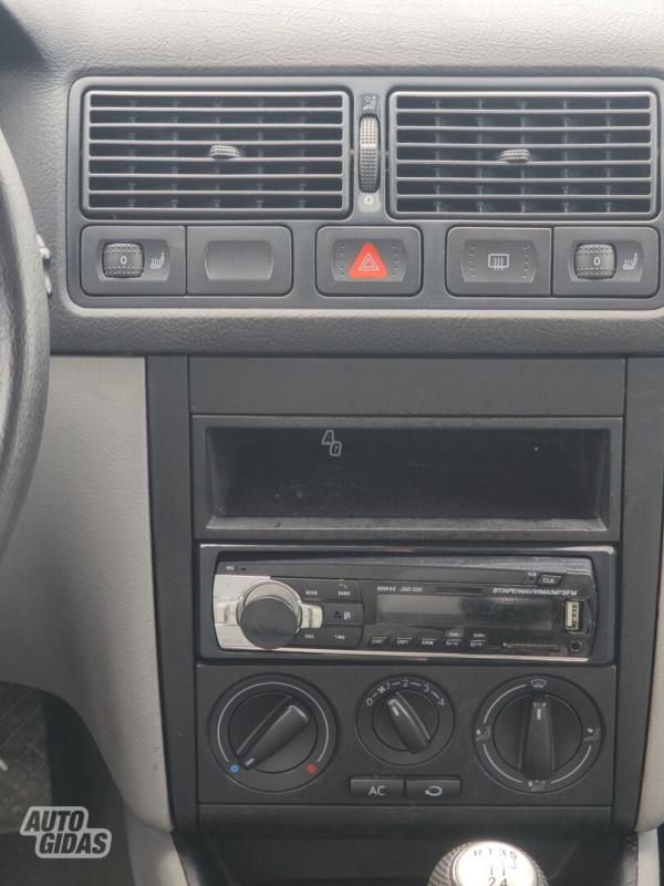 Volkswagen Golf 2002 in Vilnius, with an engine capacity of 1.60 L and mileage of 241 thousand km for 1450 €, photo 9 on AUTOMOTO.COM.LV