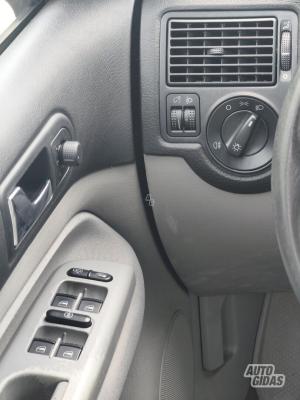 Volkswagen Golf 2002 in Vilnius, with an engine capacity of 1.60 L and mileage of 241 thousand km for 1450 €, photo 11 on AUTOMOTO.COM.LV