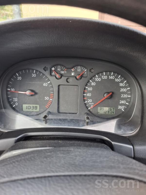 Volkswagen Golf 2003 Alūksne, ar dzinēja tilpumu 1.90 L un nobraukumu 393 tūkst. km par 1600 €, foto 10 vietnē AUTOMOTO.COM.LV
