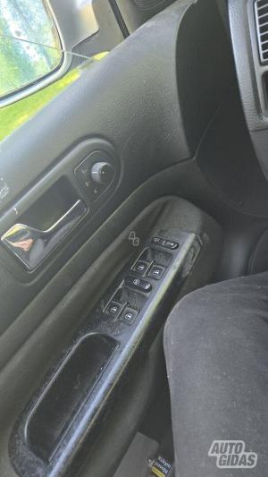 Volkswagen Golf 2004 in Prienai, with an engine capacity of 1.90 L and mileage of 423 thousand km for 950 €, photo 12 on AUTOMOTO.COM.LV
