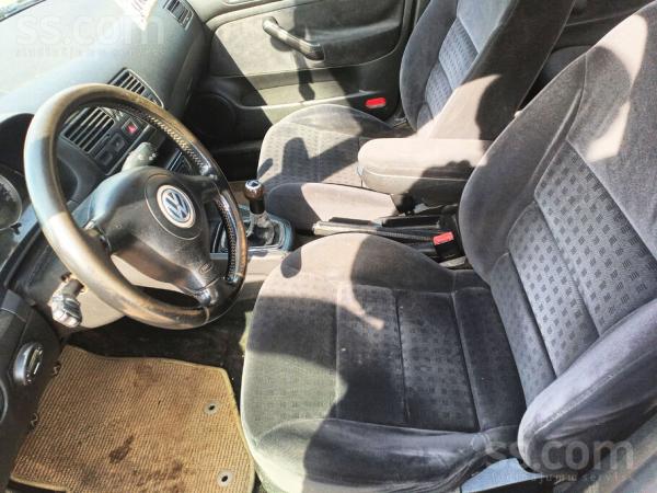 Volkswagen Golf 2004 Preiļi, ar dzinēja tilpumu 1.90 L un nobraukumu 331 tūkst. km par 1800 €, foto 7 vietnē AUTOMOTO.COM.LV