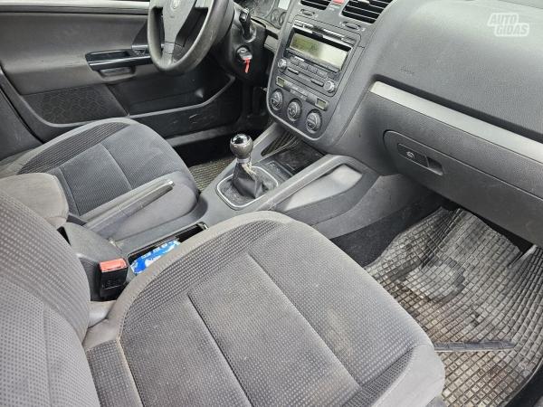 Volkswagen Golf 2008 in Vilnius, with an engine capacity of 1.60 L and mileage of 333 thousand km for 1555 €, photo 9 on AUTOMOTO.COM.LV