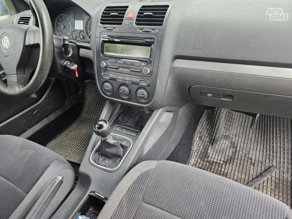 Volkswagen Golf 2008 in Vilnius, with an engine capacity of 1.60 L and mileage of 333 thousand km for 1555 €, photo 10 on AUTOMOTO.COM.LV