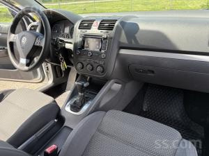 Volkswagen Golf 2008 Daugavpils, ar dzinēja tilpumu 1.90 L un nobraukumu 282 tūkst. km par 3950 €, foto 24 vietnē AUTOMOTO.COM.LV