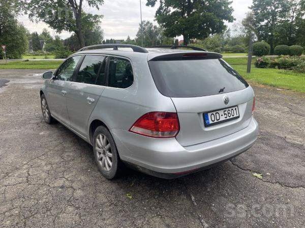 Volkswagen Golf 2009 in Bauska, with an engine capacity of 1.90 L and mileage of 380 thousand km for 2100 €, photo 4 on AUTOMOTO.COM.LV