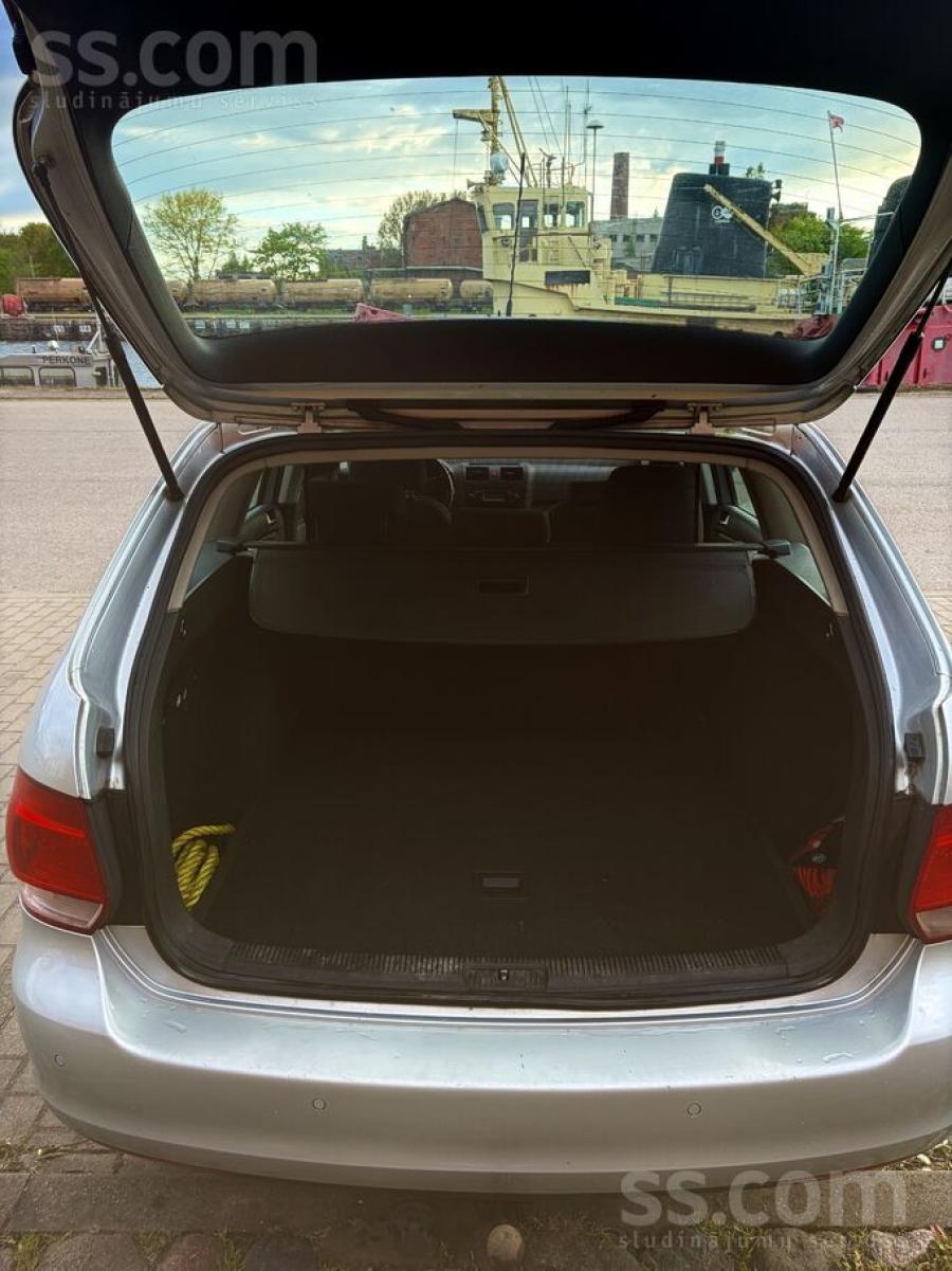 Volkswagen Golf 2009 in Liepaja, with an engine capacity of 1.90 L and mileage of 301 thousand km for 1700 €, photo 10 on AUTOMOTO.COM.LV