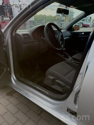 Volkswagen Golf 2009 in Liepaja, with an engine capacity of 1.90 L and mileage of 301 thousand km for 1700 €, photo 11 on AUTOMOTO.COM.LV