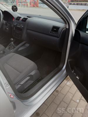 Volkswagen Golf 2009 in Liepaja, with an engine capacity of 1.90 L and mileage of 301 thousand km for 1700 €, photo 12 on AUTOMOTO.COM.LV