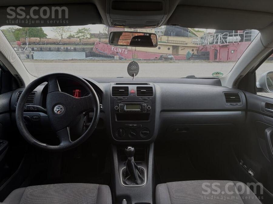 Volkswagen Golf 2009 in Liepaja, with an engine capacity of 1.90 L and mileage of 301 thousand km for 1700 €, photo 14 on AUTOMOTO.COM.LV