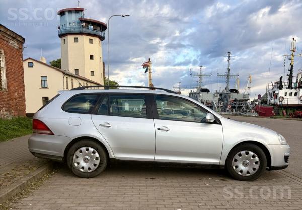 Volkswagen Golf 2009 in Liepaja, with an engine capacity of 1.90 L and mileage of 301 thousand km for 1700 €, photo 4 on AUTOMOTO.COM.LV