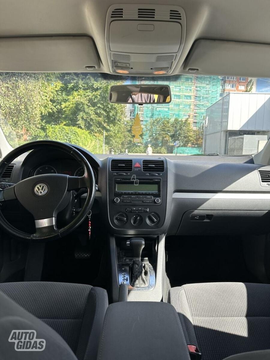 Volkswagen Golf 2009 Viļņa, ar dzinēja tilpumu 1.90 L un nobraukumu 333 tūkst. km par 1950 €, foto 11 vietnē AUTOMOTO.COM.LV