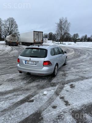 Volkswagen Golf 2010 in Riga, with an engine capacity of 2.00 L and mileage of 381 thousand km for 3300 €, photo 4 on AUTOMOTO.COM.LV