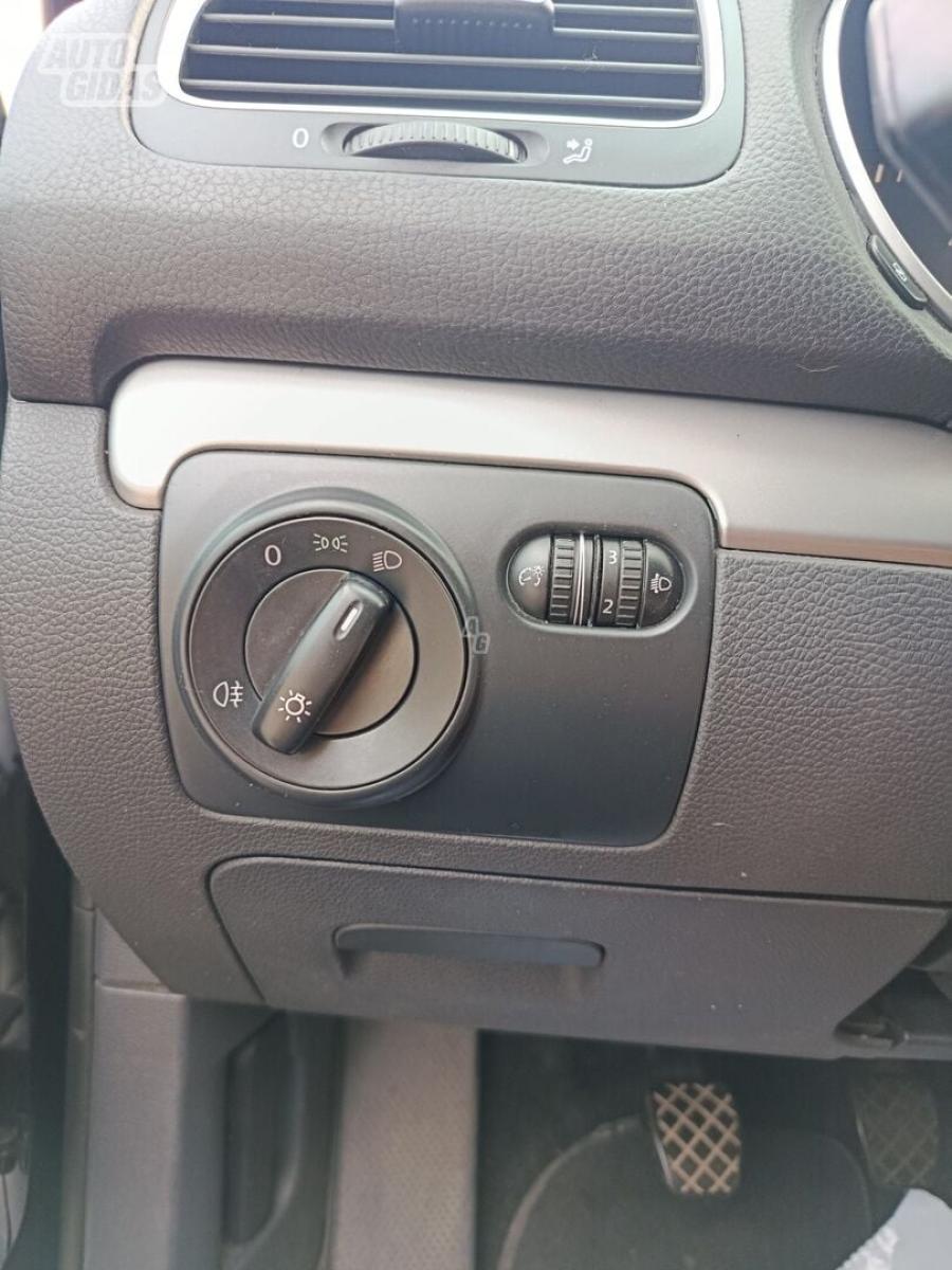 Volkswagen Golf 2010 in Marijampole, with an engine capacity of 1.60 L and mileage of 297 thousand km for 2799 €, photo 13 on AUTOMOTO.COM.LV