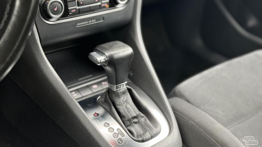 Volkswagen Golf 2010 in Vilnius, with an engine capacity of 2.00 L and mileage of 421 thousand km for 2950 €, photo 12 on AUTOMOTO.COM.LV
