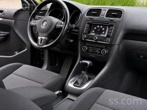 Volkswagen Golf 2010 Rīga, ar dzinēja tilpumu 2.00 L un nobraukumu 327 tūkst. km par 2750 €, foto 7 vietnē AUTOMOTO.COM.LV