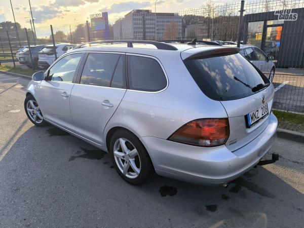 Volkswagen Golf 2011 in Vilnius, with an engine capacity of 1.60 L and mileage of 370 thousand km for 3500 €, photo 6 on AUTOMOTO.COM.LV