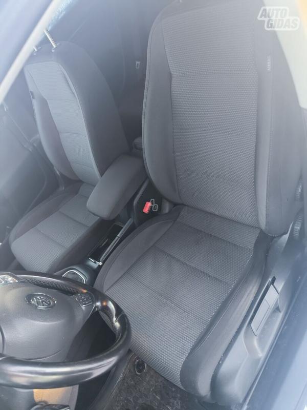 Volkswagen Golf 2011 in Vilnius, with an engine capacity of 1.60 L and mileage of 370 thousand km for 3500 €, photo 9 on AUTOMOTO.COM.LV