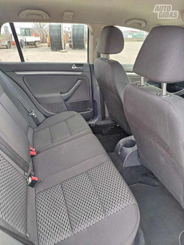 Volkswagen Golf 2011 in Marijampole, with an engine capacity of 1.60 L and mileage of 298 thousand km for 3199 €, photo 7 on AUTOMOTO.COM.LV