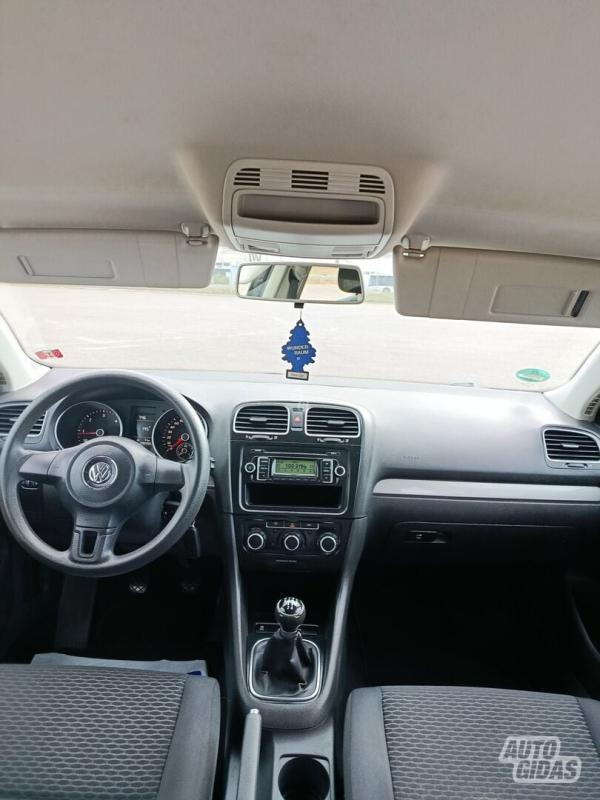 Volkswagen Golf 2011 in Marijampole, with an engine capacity of 1.60 L and mileage of 298 thousand km for 3199 €, photo 8 on AUTOMOTO.COM.LV