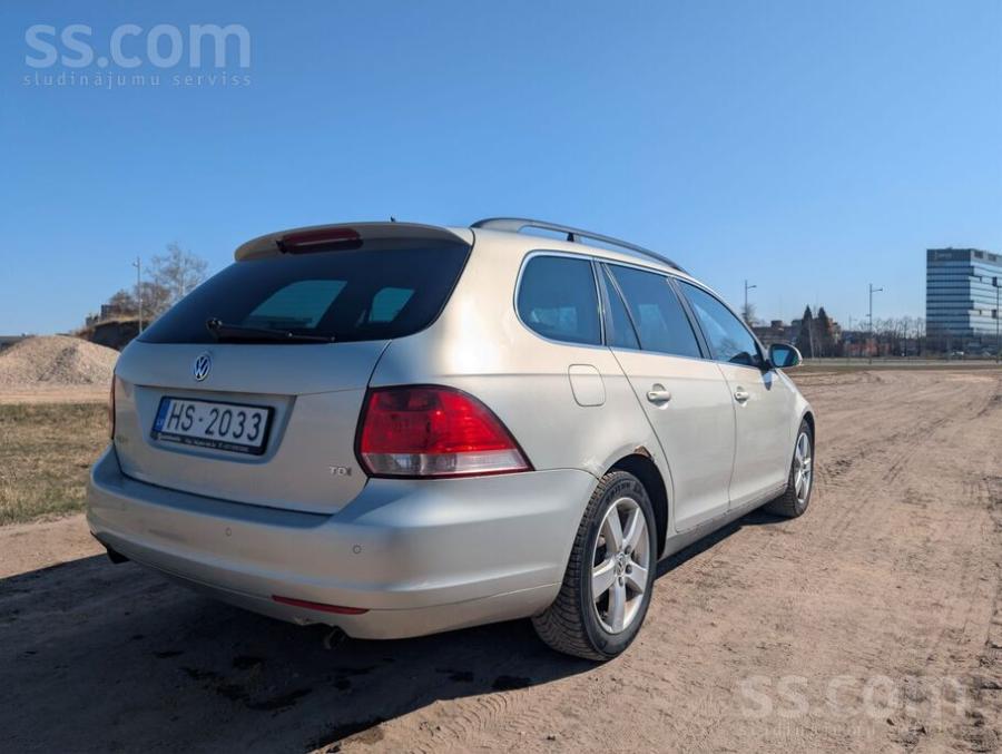 Volkswagen Golf 2011 in Riga, with an engine capacity of 1.60 L and mileage of 374 thousand km for 1900 €, photo 3 on AUTOMOTO.COM.LV