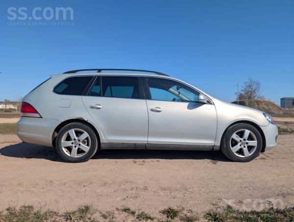 Volkswagen Golf 2011 in Riga, with an engine capacity of 1.60 L and mileage of 374 thousand km for 1900 €, photo 3 on AUTOMOTO.COM.LV