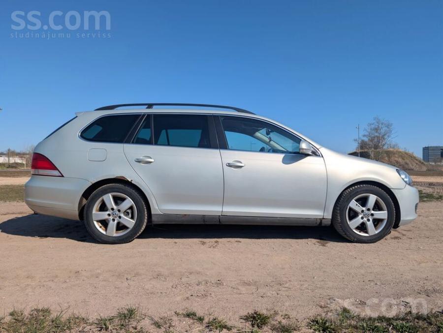 Volkswagen Golf 2011 in Riga, with an engine capacity of 1.60 L and mileage of 374 thousand km for 1900 €, photo 4 on AUTOMOTO.COM.LV