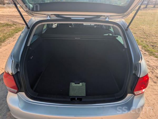 Volkswagen Golf 2011 in Riga, with an engine capacity of 1.60 L and mileage of 374 thousand km for 1900 €, photo 9 on AUTOMOTO.COM.LV